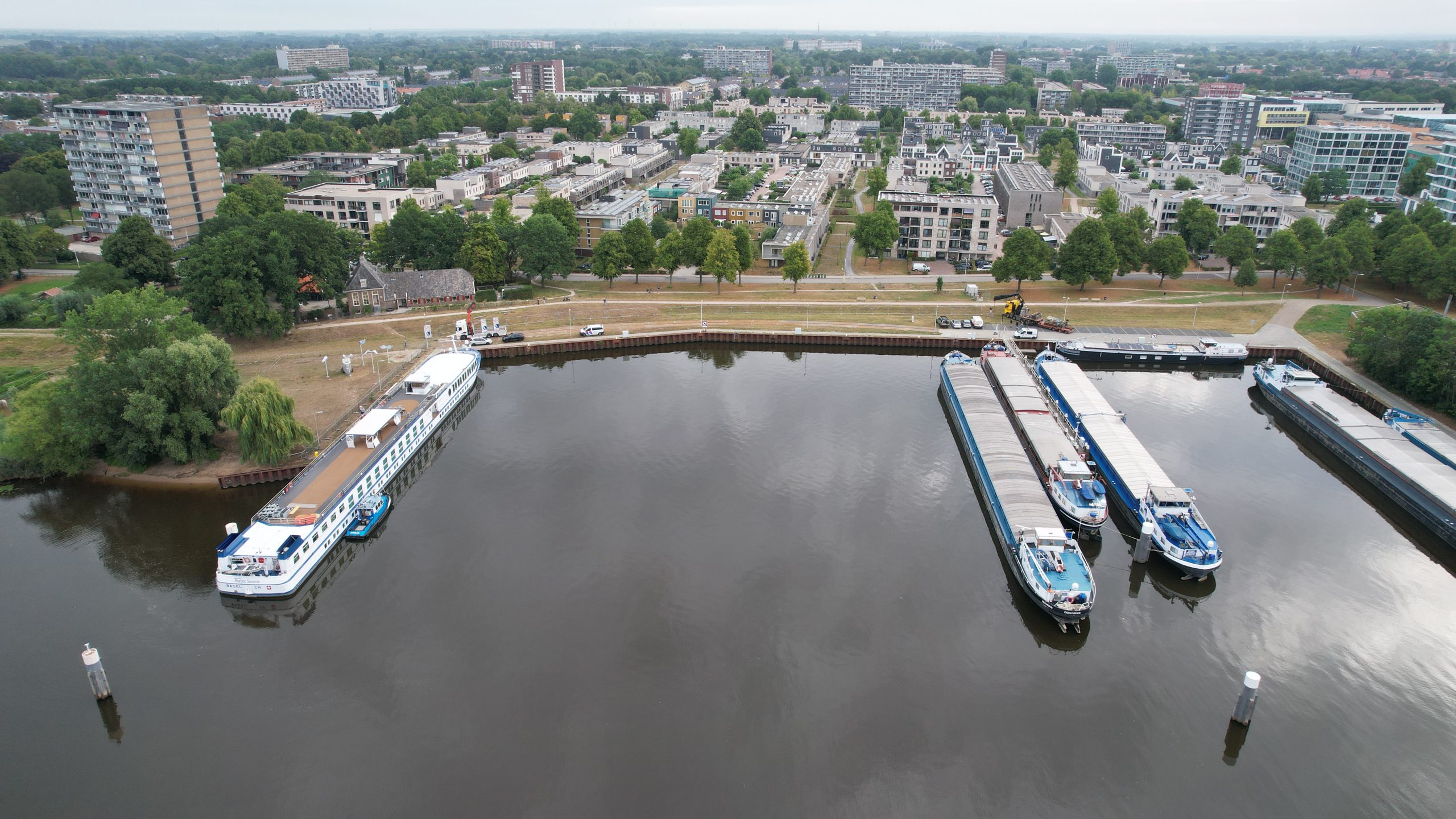 Video: rondleiding over de asielboot Zwolle - RTV Focus