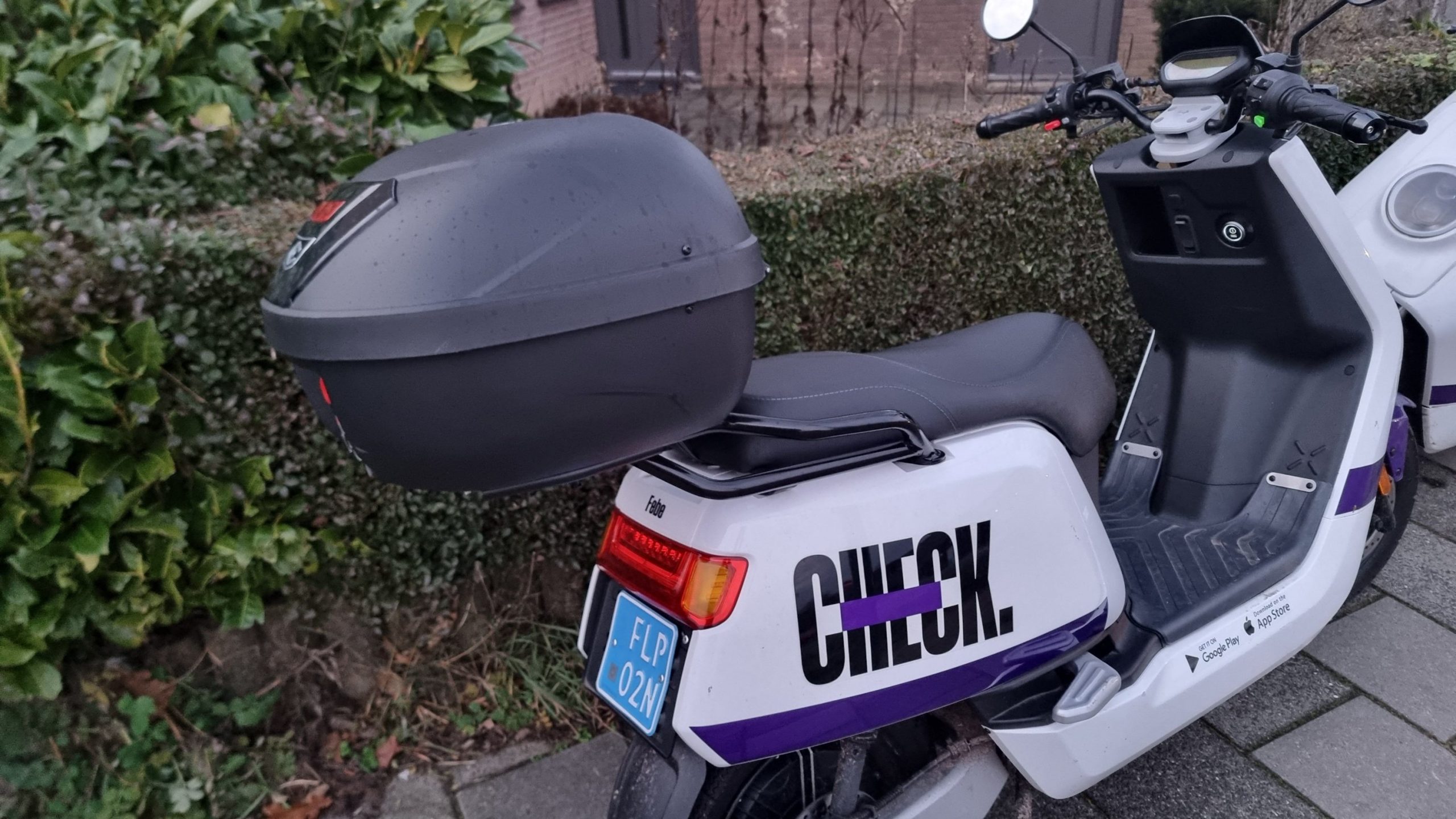Helmplicht per 1 januari 2023 geldt ook voor deelscooters Felyx en ...