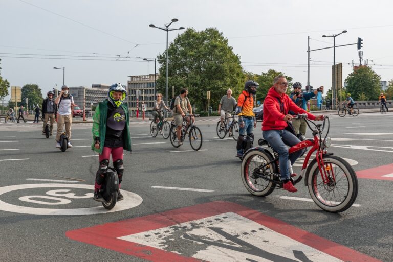 Autovrije zondag in 2024: hoe gaat Zwolle dat doen? - RTV Focus